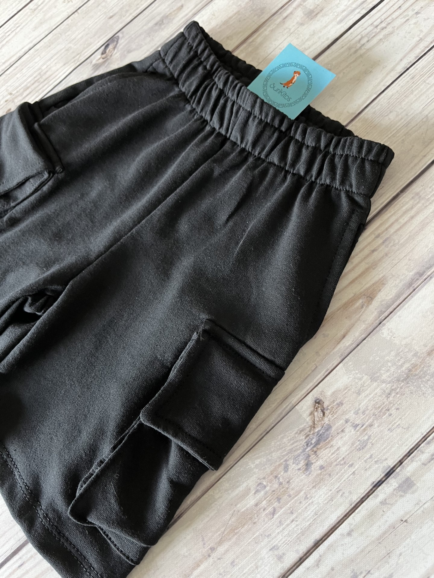 BERMUDA ALGODON RUSTICO NEGRO CARGO OVER – Surikitos