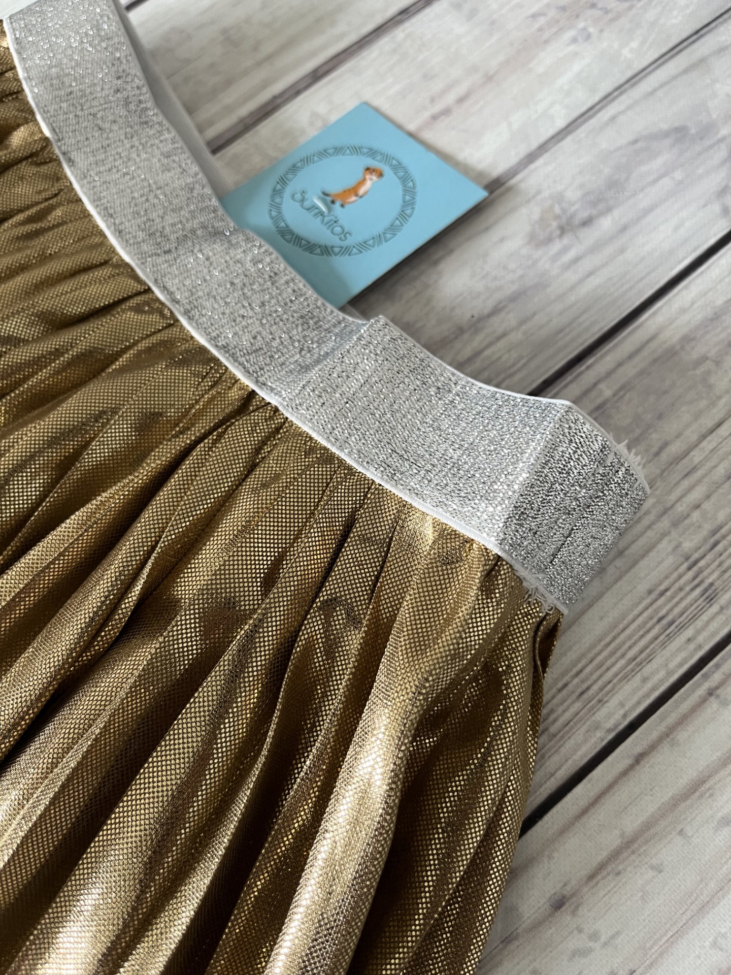 POLLERA METALIZADA DORADA . LINEA IMPORTADA – Surikitos