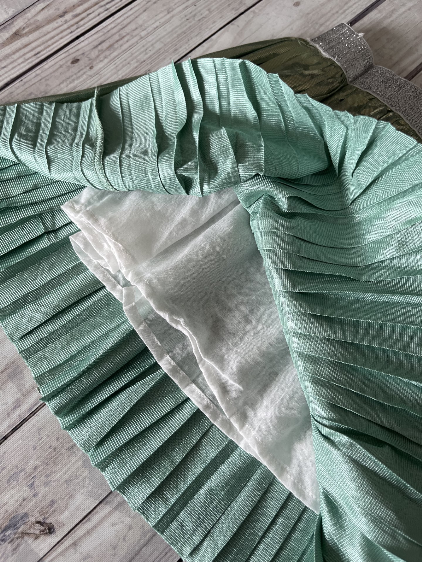 POLLERA METALIZADA VERDE . LINEA IMPORTADA – Surikitos