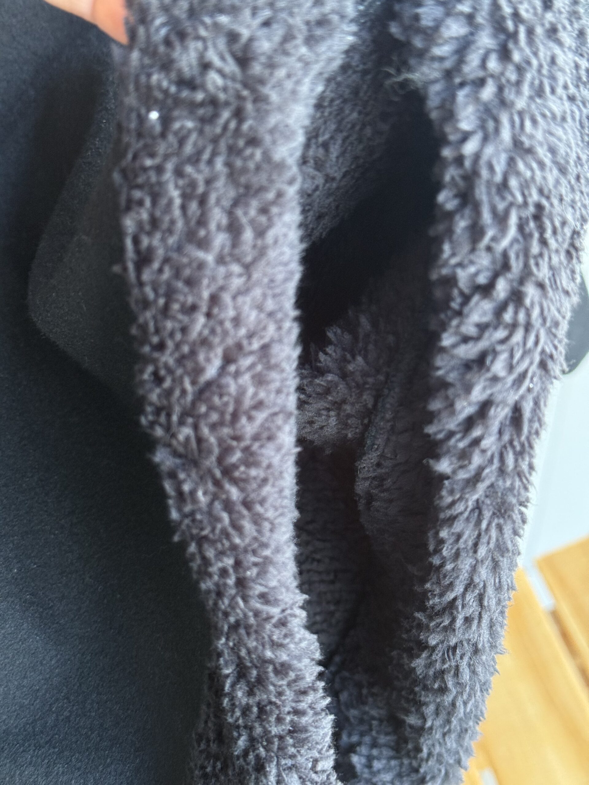 BUZO CORDERITO NEGRO – Surikitos